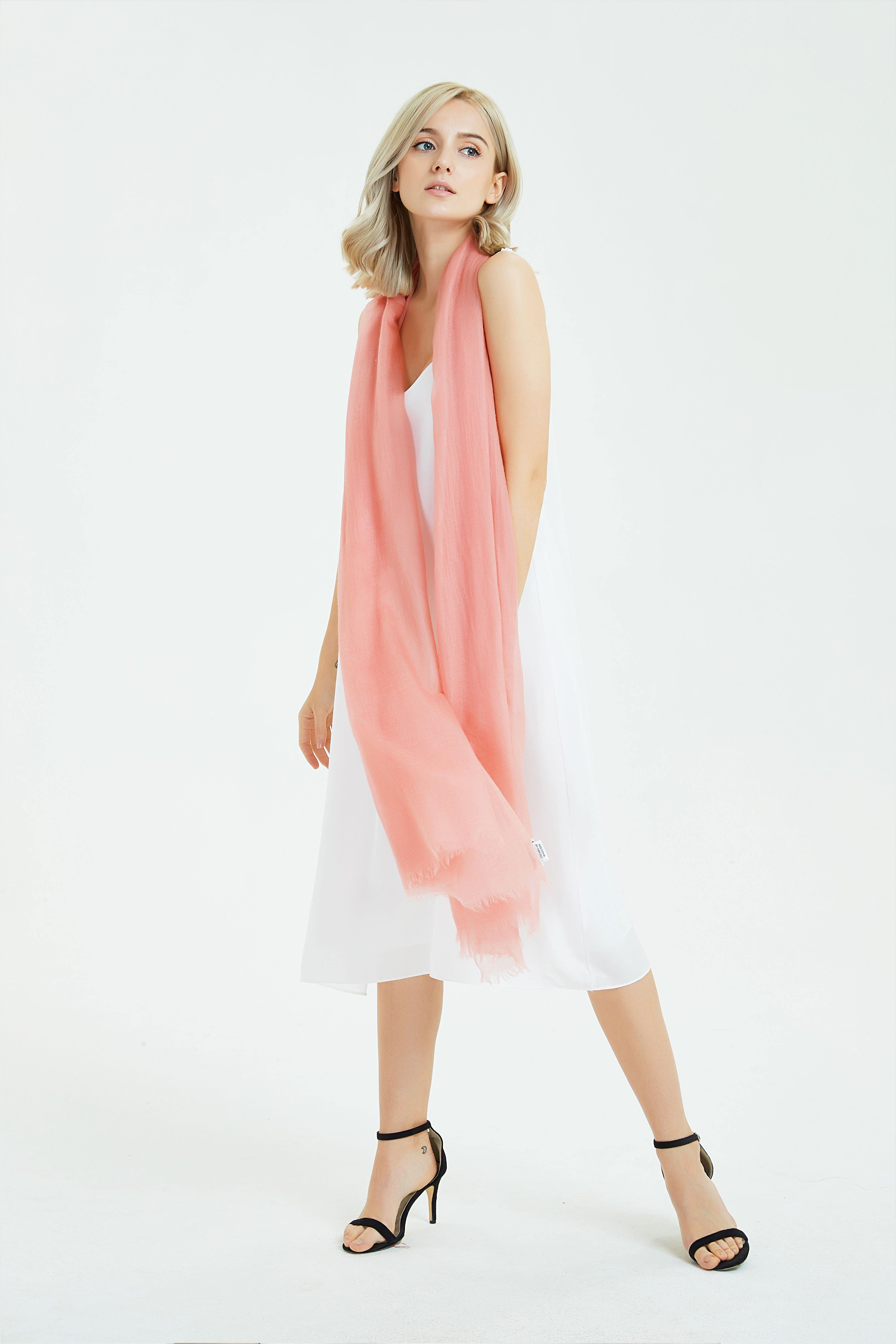 100% Cashmere Featherlight Scarf - Coral red – MINIMO